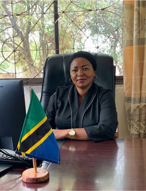 DC Tano Mwera ahamasisha zoezi la usajili wa NIDA Lamadi - Masama Blog